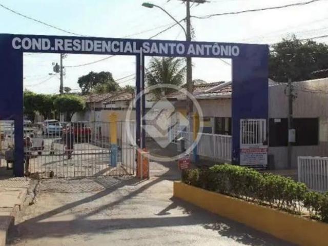 Vende se Casa com 2 Quartos em Condomínio Fechado