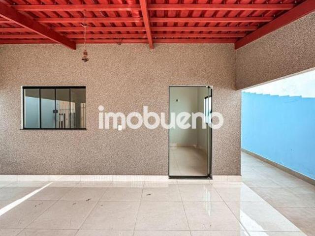 Vende se casa com 2 quartos na Formosinha R$ 350.000,00