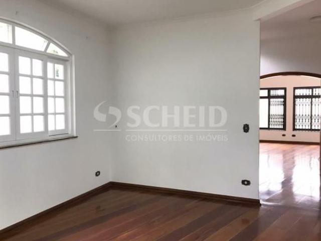 Vende se casa com 380m2, 4 quartos, sendo 3 Suítes, no Alto da Boa Vista