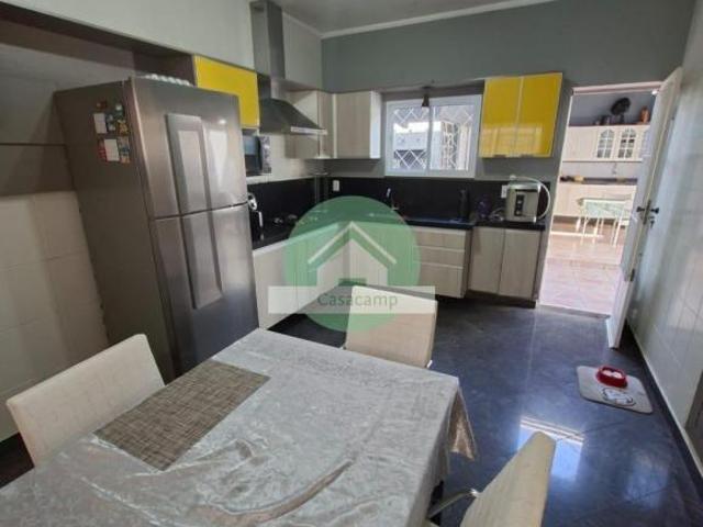 Vende se Casa com 3 Dormitórios, 1 Suíte, 5 Vagas de Garagem na Vila Lemos, Camp