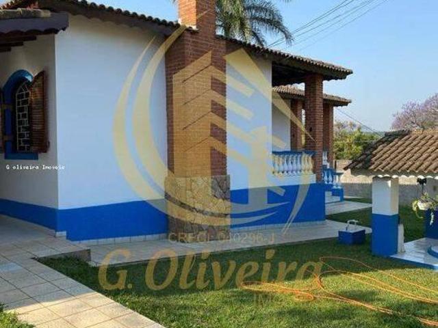 Vende se Casa, com 3 quartos, 1 suíte, 8 vagas, A/T 3.179m2 A/C 347m2