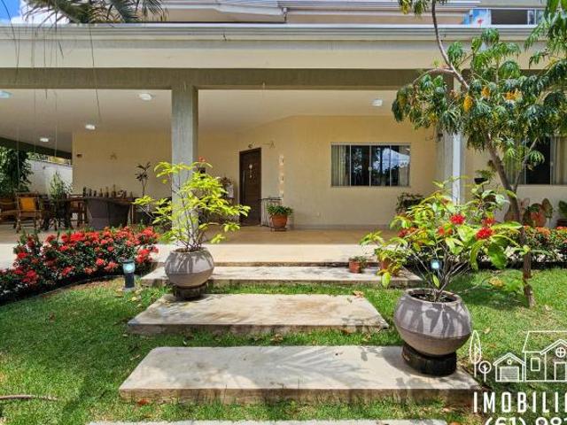 VENDE SE CASA com ARQUITETURA PERSONALIZADA no Ville de Montagne