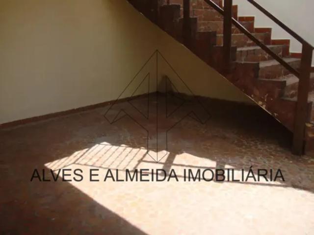 Vende se casa com churrasqueira, 2 dormitórios, 2 vagas no Jardim das Imbuias