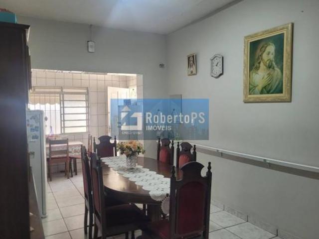 Vende se casa com ótima localização no São Dimas com 04 quartos