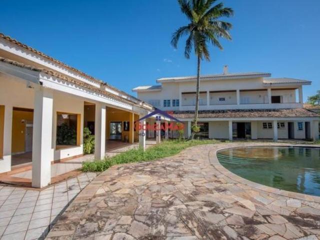 VENDE SE CASA COM PISCINA EM PERUÍBE