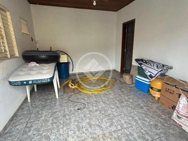Vende se casa com piscina em Várzea Grande
