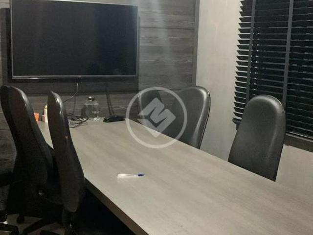 Vende se casa comercial, em ótima localização, com ar condicionado, elétrica de alto padrão, rede de