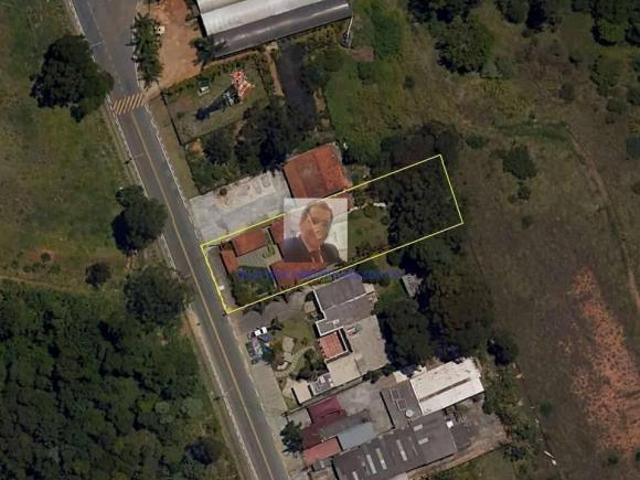Vende se Casa Comercial na Granja Vianna de frente para a rua, Ideal para u