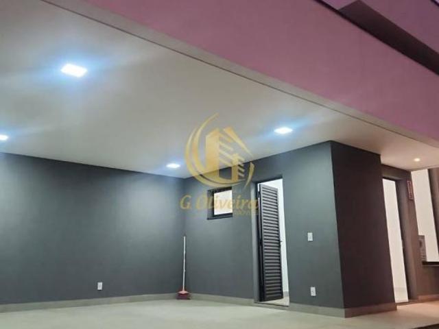 Vende se Casa Condomínio,3 Quartos,1 Suíte, 4 Vagas, A/C140m² A/T 300m2