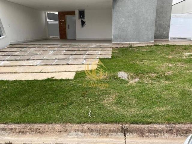 Vende se Casa Condomínio, 3 suítes, 2 vagas, A/C155m² A/T 300m2