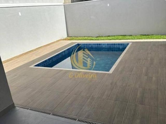 Vende se Casa condomínio, 3 suítes, 4 vagas, A/C150m² A/T 300 m2