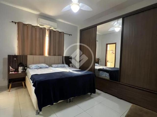 Vende se casa condomínio Residencial Las Vegas Bairro Jardim Califórnia. Ampliada e reformada. 3 qua