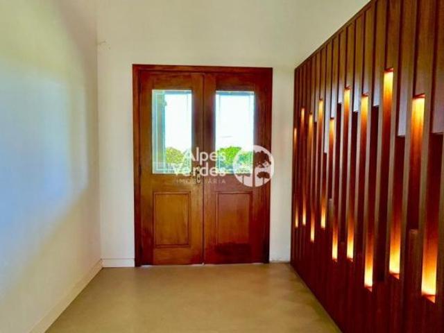 Vende se Casa de Alto Padrão, Condomínio Laje de Pedra