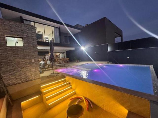 Vende se casa de alto padrão localizada na Rua 4C de Vicente Pires. R$ 2.500.000,00