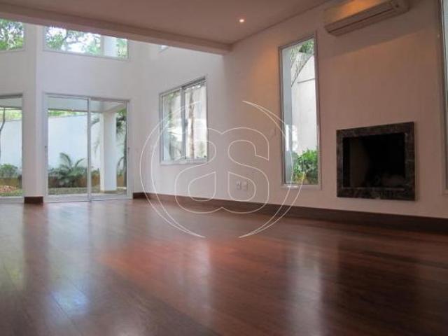 Vende se casa de condomínio no Jardim Cordeiro, São Paulo SP