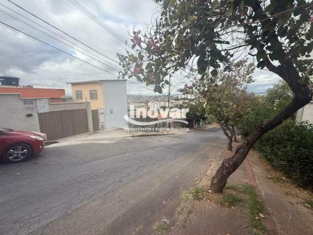 Vende se Casa de Esquina – 360 m², Próximo à Arena MRV, 3 quartos, sala 2 amb, bho, cozinha, área ex
