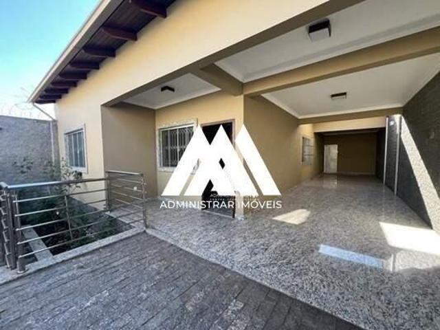 Vende se casa de 4 quartos, Centro Itaúna