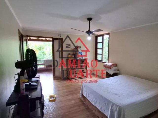 Vende se Casa de 4d/2stes com piscina, lareira.
