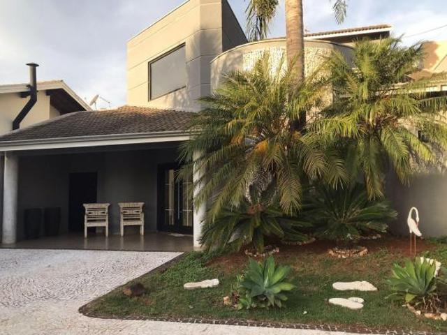 Vende se Casa dos Sonhos: Piscina, Jacuzzi e Churrasqueira em Boituva, Condomínio
