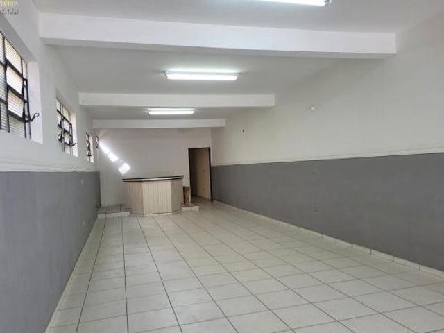 Vende se casa e salão comercial no bairro Parque Residencial Rondon Salto/SP