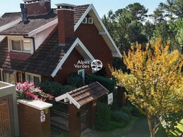 Vende se Casa em Canela, Bairro Luiza, com 4 quartos