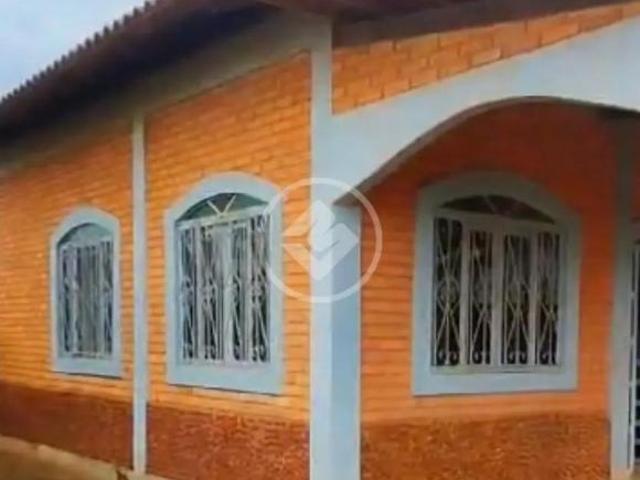 VENDE SE Casa em Chapada dos Guimarães, 3 quartos, 2 banheiros, sala e cozinha ampla. R$ 720.000,00