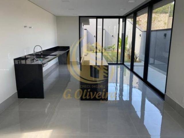 Vende se Casa em Cond. 3 Quartos,1 Suíte, 2 Vagas, A/C 174 m2 A/T 360 m2