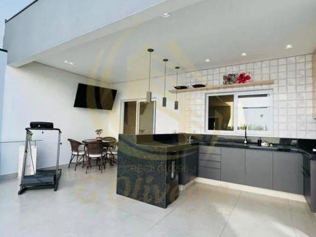 Vende se Casa em cond. 3 quartos, 1 suíte, 4 vagas, A/C 189m² A/T 250m2
