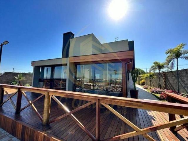 Vende se Casa em Condomínio, 2 suítes, 4 vagas, A/C 258m² A/T 1.055m2