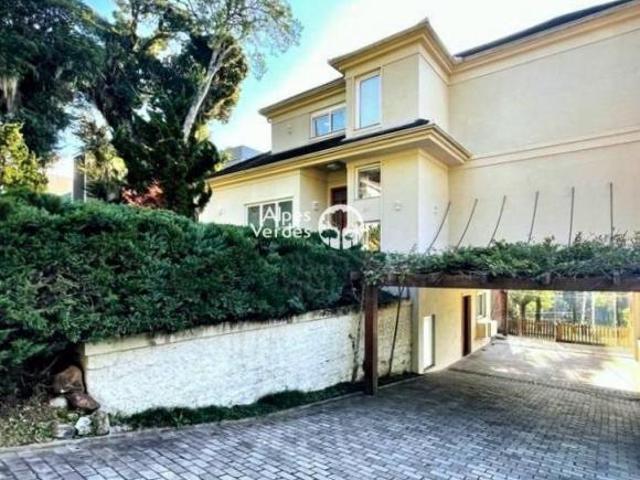 Vende se Casa em Condominio com 3 suites a 5 minutos da Rua Coberta