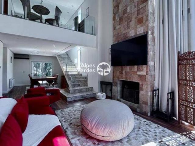 Vende se Casa em Condominio com 3 suites a 5 minutos da Rua Coberta