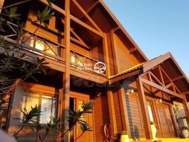 Vende se Casa em Condominio com 3 suites a 5 minutos da Rua Coberta