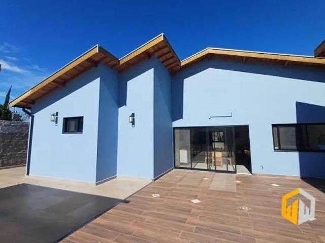 Vende se Casa em Condomínio Fechado