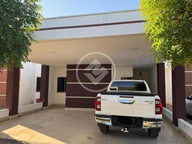 #Vende se casa em Condomínio fechado na região do Coxipó, com 02 quartos sendo 01 suíte e área de l