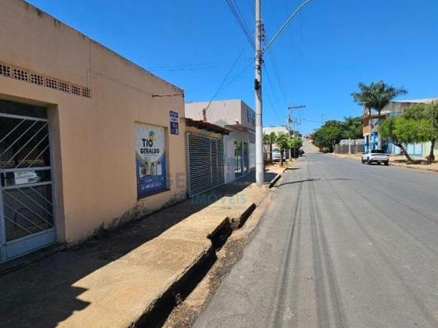 VENDE SE CASA EM LOCALIZACAO EXCELENTE!