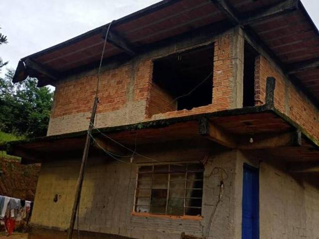Vende se casa inacabada no Jardim Maracanã Atibaia