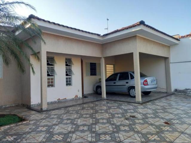 Vende se casa localizada no bairro Recando Verde!