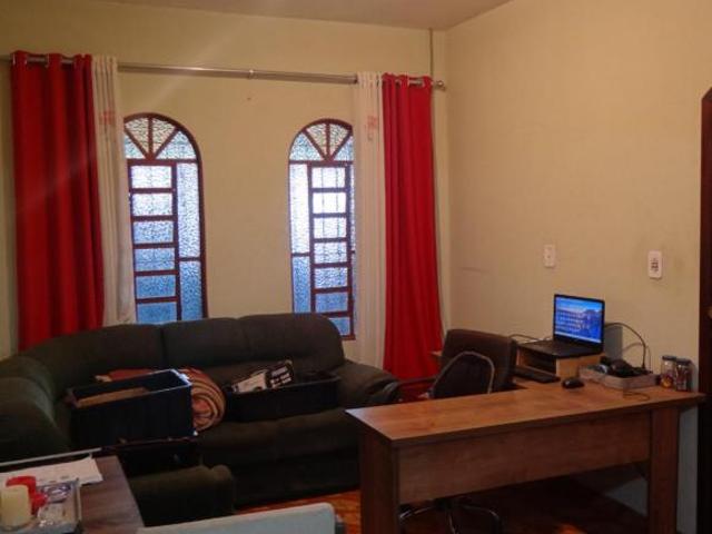VENDE SE CASA RUA COM FÁCIL ACESSO A DUTRA