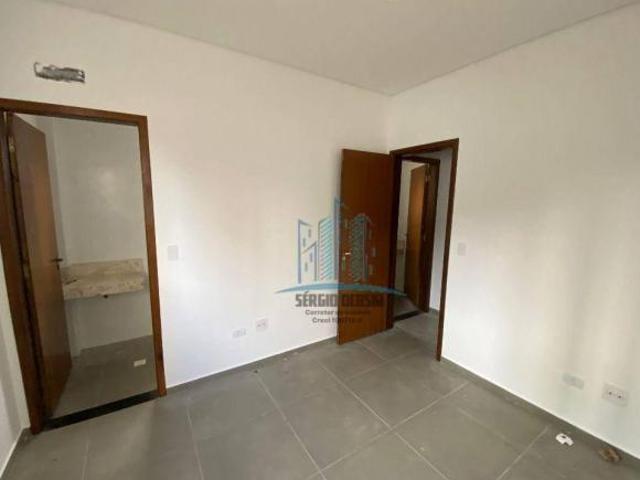 Vende se casa sobrado com 3 quartos 1 suíte. Área construída de 98 m². Vaga para 2 carros. Valor