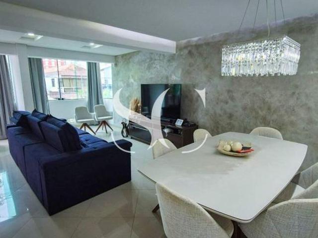 Vende se casa sobreposta alta com 4 suíres e piscina privativa em Santos SP, no bairro do Embaré