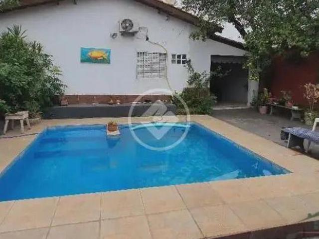 Vende se casa térrea, 4 quartos, sendo 2 suítes, churrasqueira e Piscina R$ 450.000,00