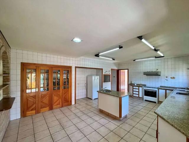Vende se casa térrea AT1178 AC586,48 4 dorm 4 suítes quintal amplo c/piscina R$3.800.000