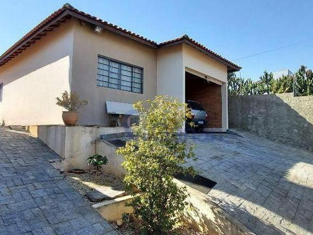 VENDE SE CASA TÉRREA COM 3 DORMITÓRIOS 1 SUÍTE NO BAIRRO COLINAS DE MONTE SIÃO