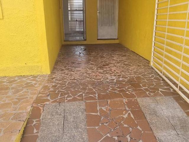 Vende se casa térrea localizada no bairro Vila Santana em Sorocaba