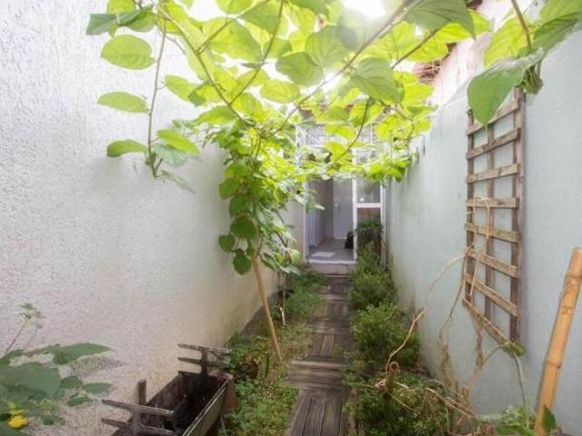 Vende se Casa 150M. 3 Dormitórios, 2 Vagas