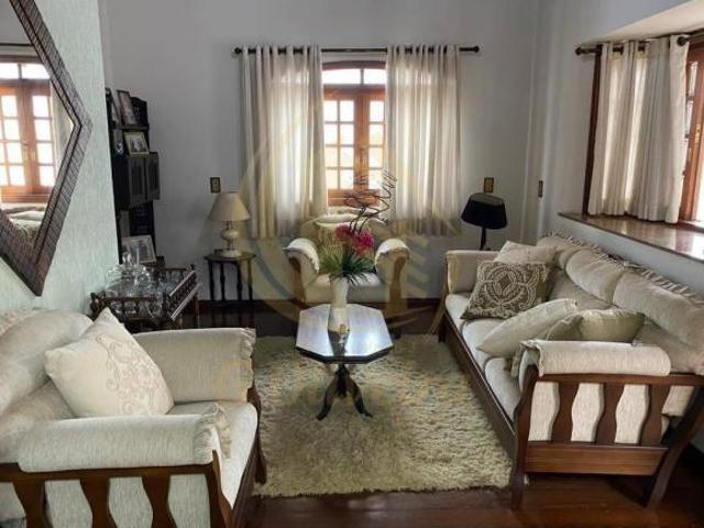 Vende se Casa: 3 quartos, 1 suíte, 6 vagas, A/C 295m² A/T 300 m2