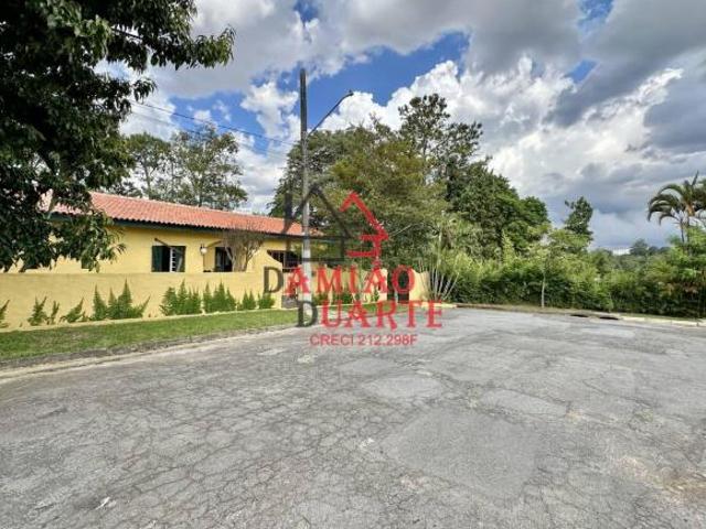 Vende se Casa 4stes. Semi térrea, vista e privacidade. Varanda gourmet, sal