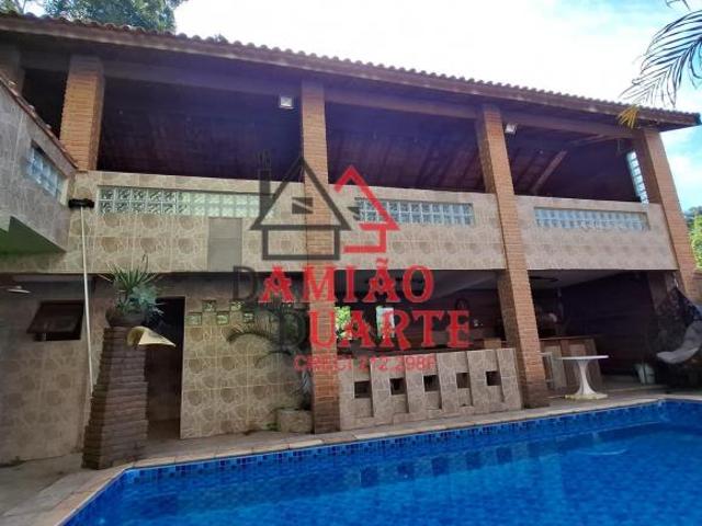 Vende se Casa 5dorm/4suítes, Piscina e área gourmet, Cond. Vila Verde
