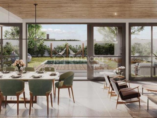 Vende se casas com 3 suites no Condomínio Village Sainte Helene