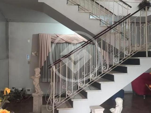 Vende se casarão no centro de Cuiabá. Ideal para prédio comercial. 788,4 m² terreno e 550 construído